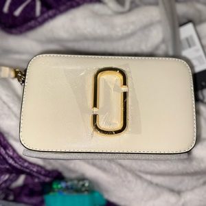 Marc Jacobs | Bags | Mark Jacobs Crossbody Bag White With Gold Symbol ...